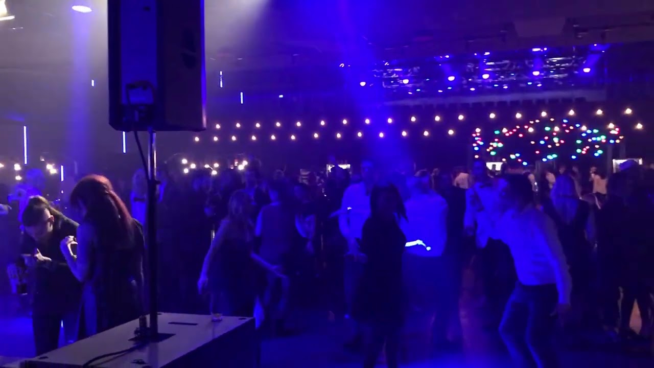 Profi DJ für Hochzeit und Events in Zürich und der ganzen Schweiz.  Preis Ab 1100.- www.djwilson.ch