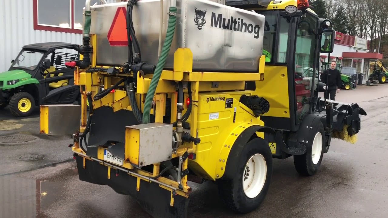 Multihog MH90 med plog, spridare & sop
