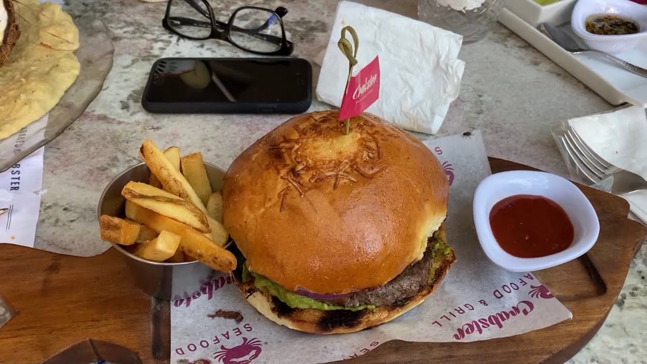 Food Review: Crabster Food & Grill at Plaza Paseo 60 in Merida, Mexico.