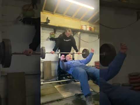 MY 60 YEAR OLD DAD GOES FOR 100KG ON BENCH!!!