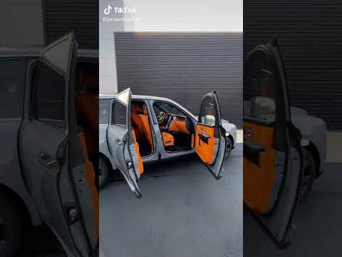 2022 Rolls Royce Cullinan Interior Shorts
