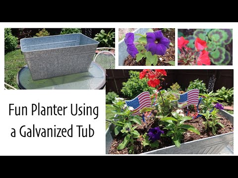 Putting Together a Patriotic Planter Using a Galvanized Tub | 4th of July // ClutteredCorkBoard
