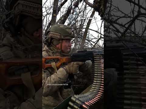 Ukrainian Soldier Opens Fire On Russian Positions With Machine Gun #warinukraine