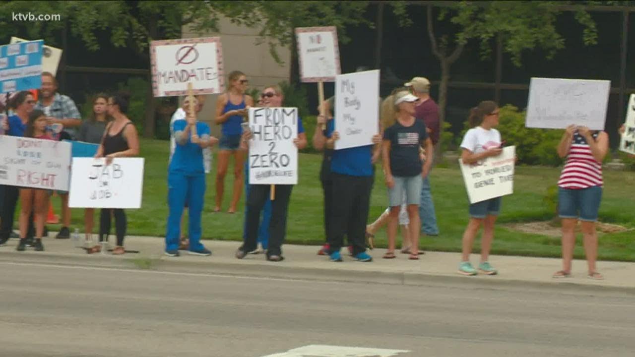 More than 1,000 protest vaccine requirements outside St. Luke's