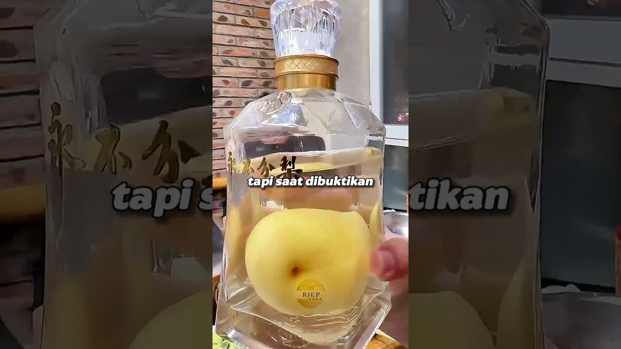 Di China Buah Pir Dalam Botol Dijual Mahal !