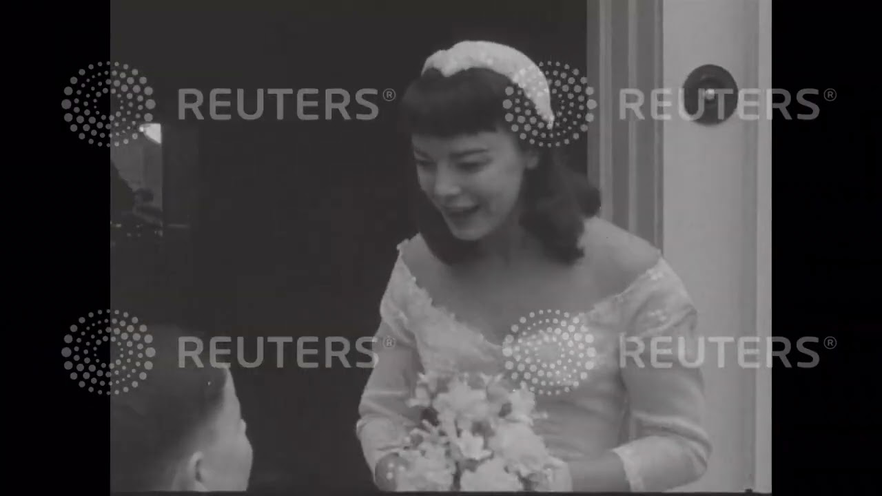 1957 UNITED KINGDOM: Actors wedding, Tony Wright marries Janet Munro