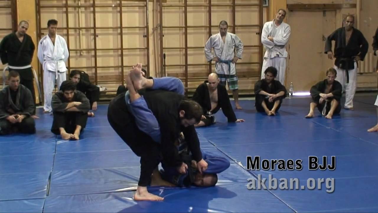 From guard to juji gatame while opponent stands  -  Alan Moraes BJJ in Akban