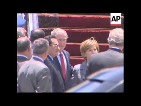 AP cover of Bush arrival for summit, photo-op with Mubarak