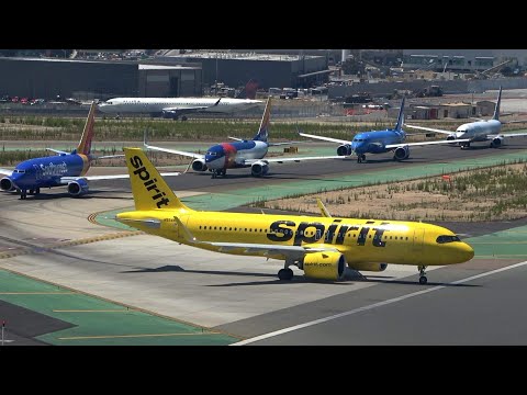 Huge traffic ! SAN DIEGO Airport Plane Spotting 🇺🇸 Rush hour - Close up Landing / Take off