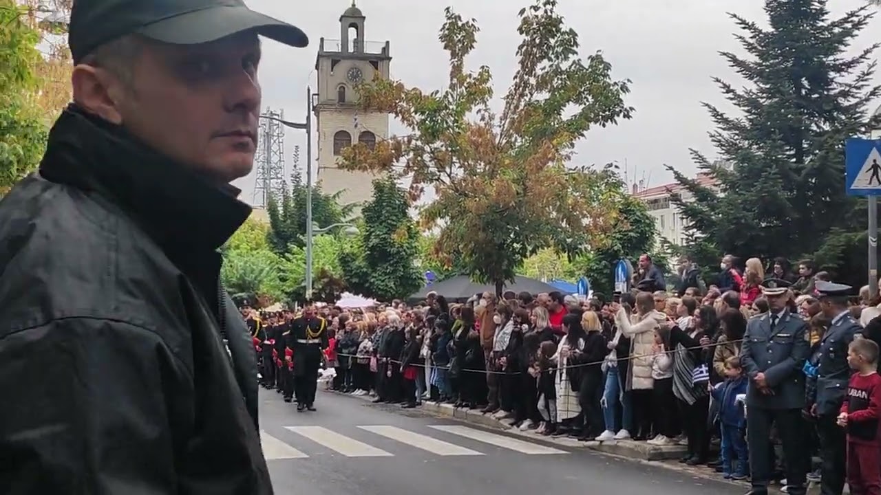 Kozanimedia: Πλήθος κόσμου στην παρέλαση για την απελευθέρωση της ...