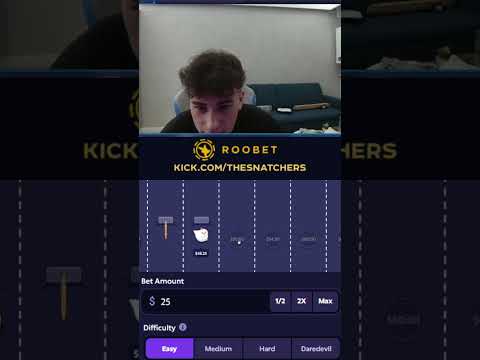 I FINALLY MAX WON THE CHICKEN CROSS GAME FOR AN INSANE HIT #roobet #shorts #fyp #missionuncrossable