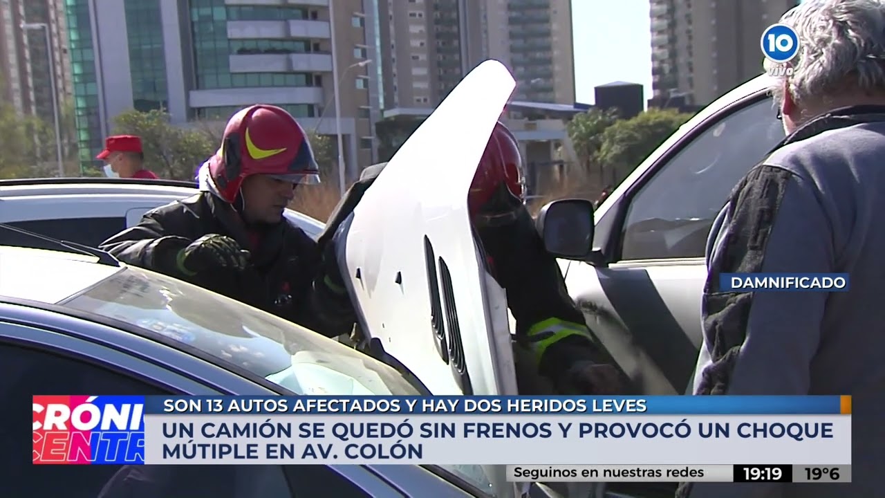 Un camión se quedó sin frenos y provocó un choque en cadena en avenida Colón al 6200