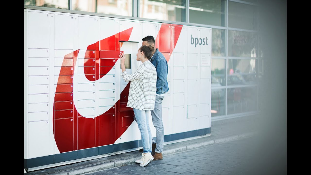 How do you send a parcel using the parcel locker?