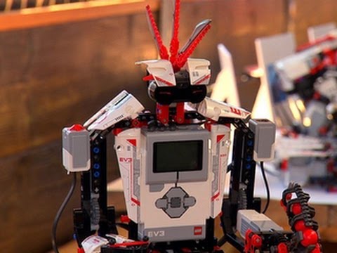 CNET News - Tech companies try to out-build, out-program each other with Legos