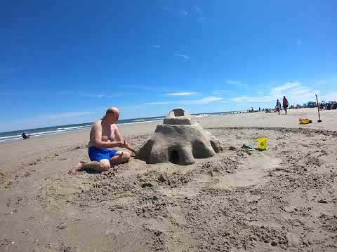 Last Man Standing sand castle time lapse, 86th Street, Stone Harbor NJ, 07/30/2022 - Part 1
