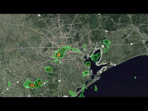 Live radar: Isolated showers moving through the Houston area this morning