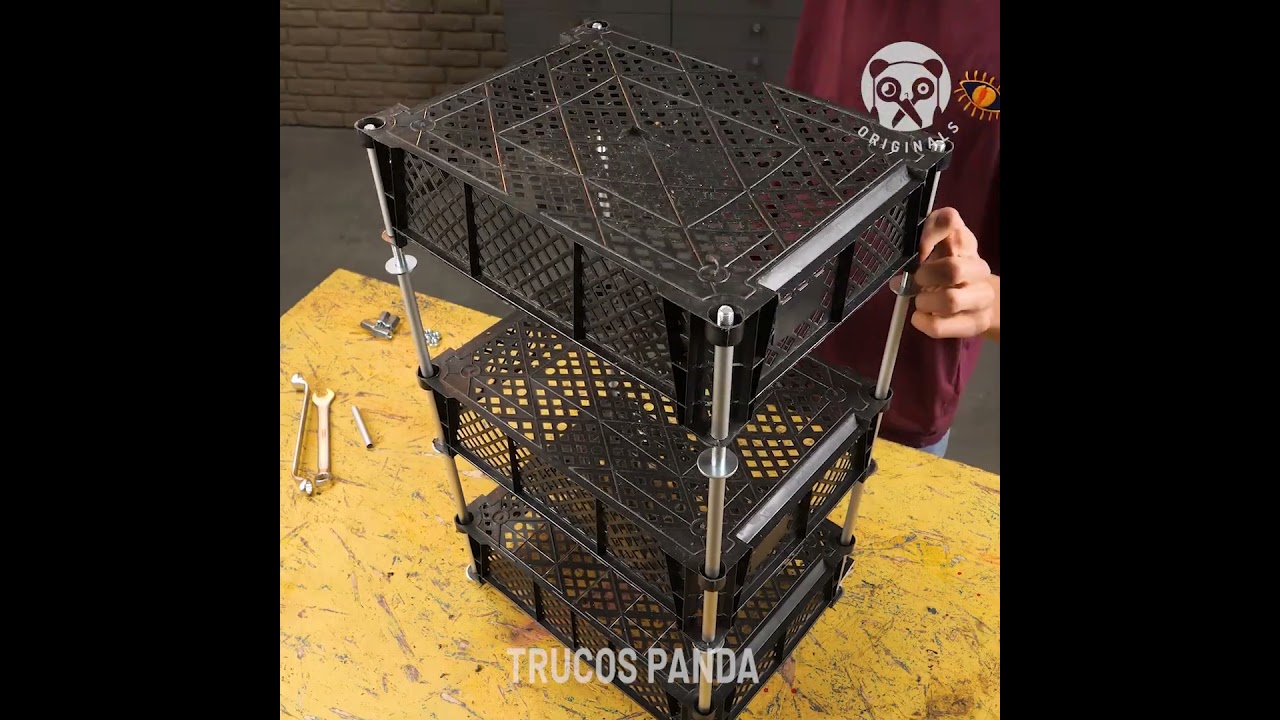 Unir cajas de plástico para hacer un estante