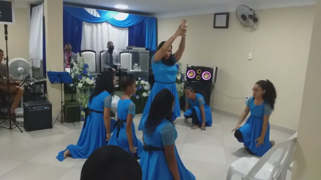 Coreografia do louvor: Nas mãos do oleiro ( Igreja de Pirajá ADGAC)