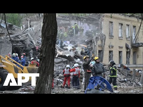Rescuers Dig Through Rubble After Deadly Russian Strike on Kyiv | Russia Ukraine War | APT
