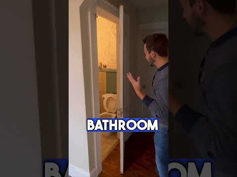 How many doors in this Studio Apartment?? šŖ