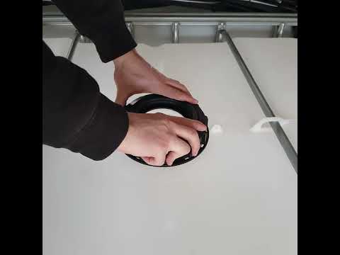 Lid and filter montage on IBC container