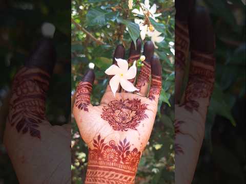 PROFESSIONAL HENNA ARTIST #viralreels #henna #creativehenna #mehndi #hennadesign #mehndidesign