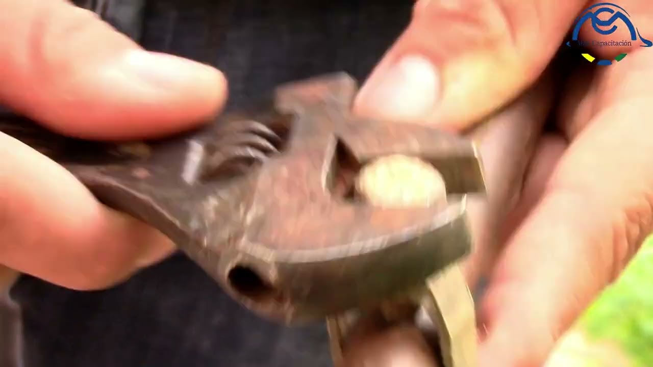 Conector copperweld correcto para la varilla a tierra. Video 69