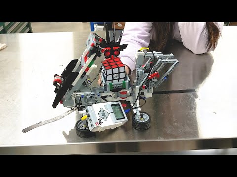 Robot built in EvCC's AMTEC Mechatronics program solves Rubik's Cube
