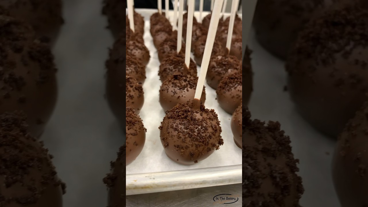 Chocolate Cake Pops! #madefromscratch  #satisfying #stepbystep #pastrychef #bakery