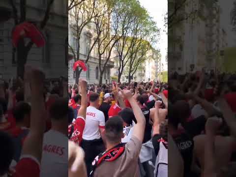 Benfica Fans In Milan Before Match Inter #slb#slbenfica#benfica#interbenfica#milan#awaydays#ultras