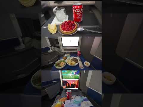 First Class Food on the 787 Dreamliner with United Airlines #unitedairlines #787 #dreamliner
