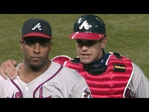1995 WS Gm4: Borbon gets final out, Braves win Game 4