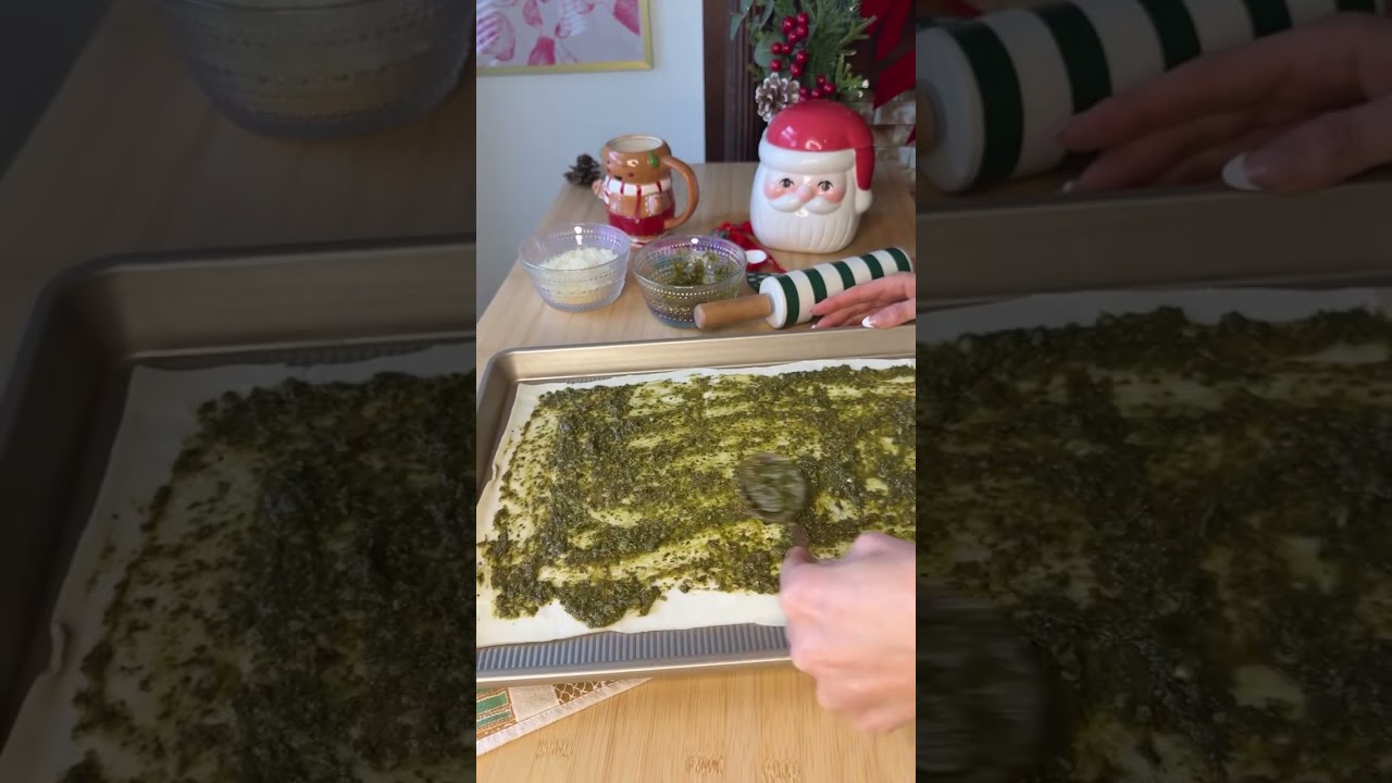 SUPER easy last minute christmas recipe for ya - meet my pesto parmesan christmas trees 🎄