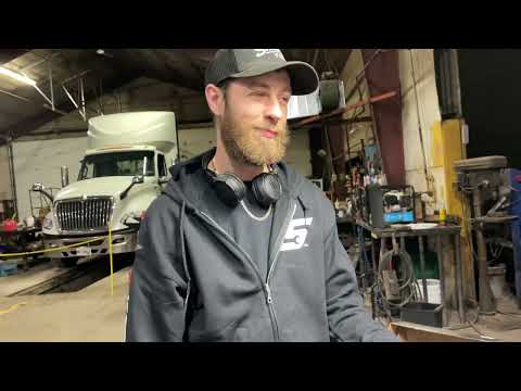 Flate Rate vs. Hourly Paid Automotive Service Technicians