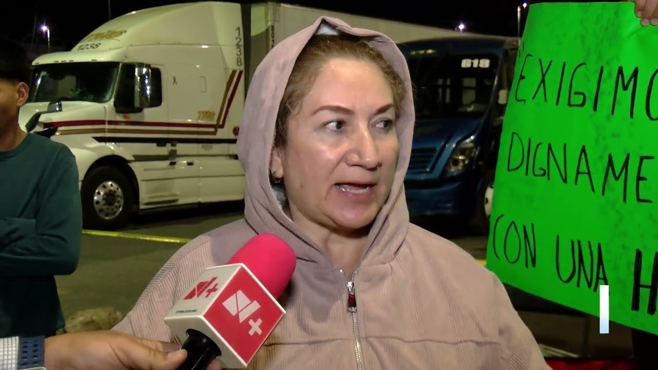 Families and neighbors maintained a blockade on the El Verde highway due to lack of water