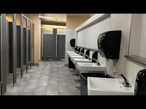 Women’s Restroom Tour | American Standard Madera Toilet Flush | Blaisdell Arena, Honolulu, Hawaii