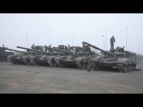 LOOK INSIDE a Slovenian M-84 Yugoslavian-made Tank in Germany