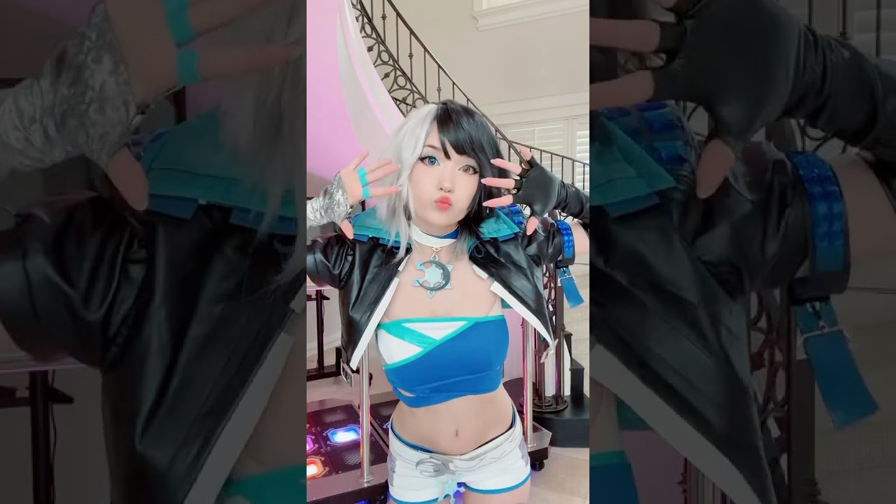 Emiru Luna Snow Cosplay
