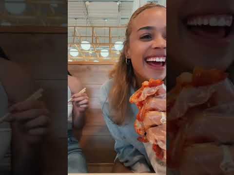 Korean raw marinated crab 🦀 is “disgusting”??? 🙄