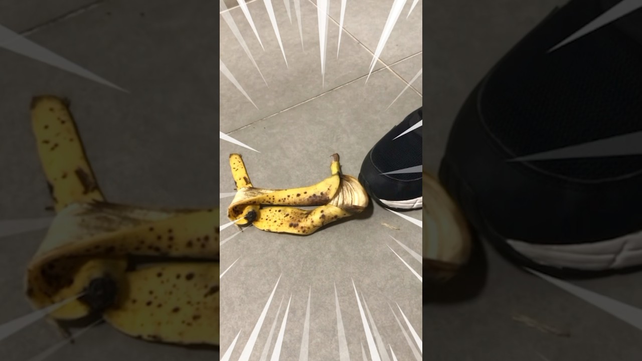 Bananas in games.#banana#game#mariokart#fall#funny#shoes