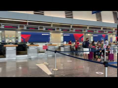 Boston Logan international Airport - Delta Check-in