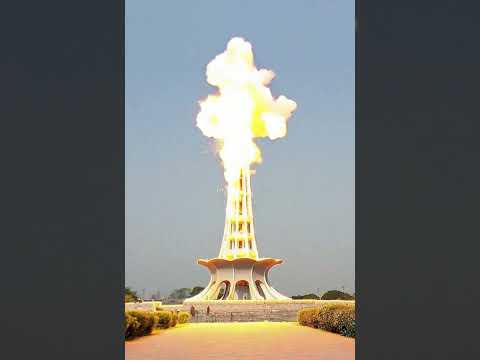 Lahore: Minar-e-Pakistan Hit by Missile! Shocking Scenes?!