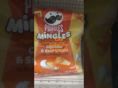 Pringles mingles sour cream and cheddar! what you think? #pringles #chips #pringleschips