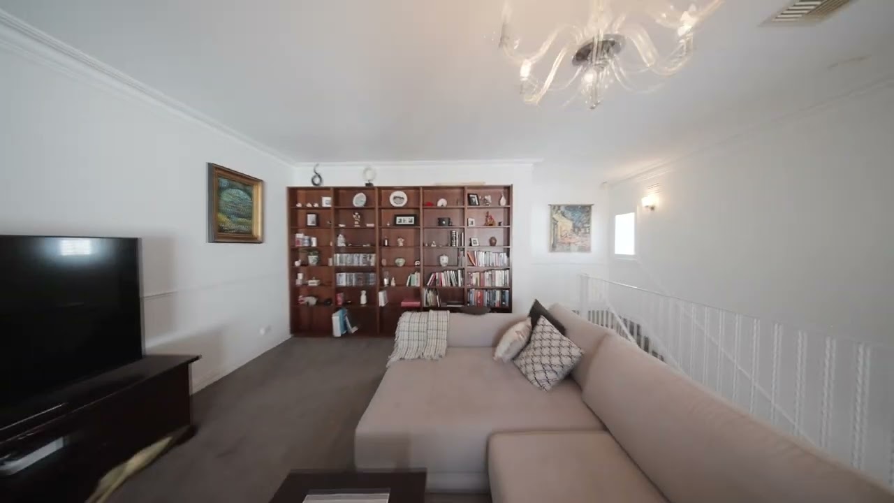 Jon Scriva - Modern RE - realestate.com.au