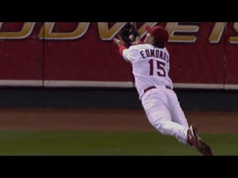 2004 NLCS Gm7: Edmonds' monumental run-saving catch in Game 7