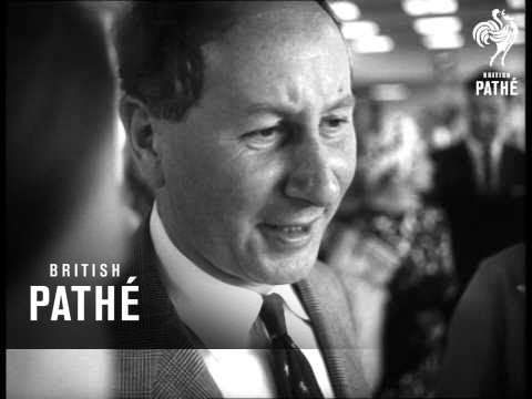 Richard Gordon Arrives In Australia (1966)