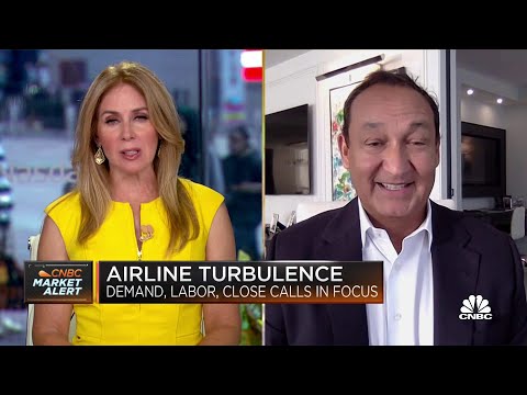 Fmr. United Airlines CEO Oscar Munoz on travel demand, pilot wage negotiations, airline near misses