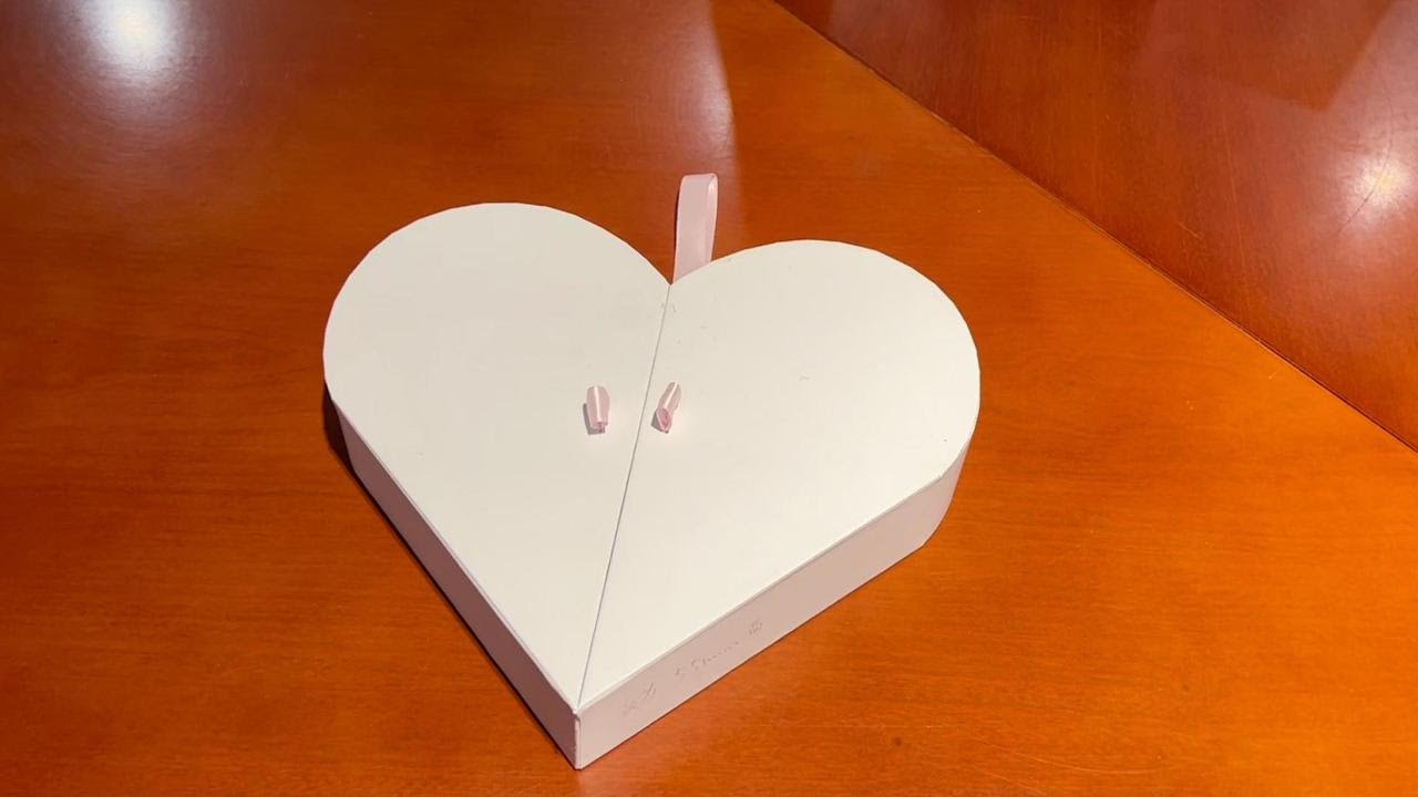 Heart shaped packaging box with lid