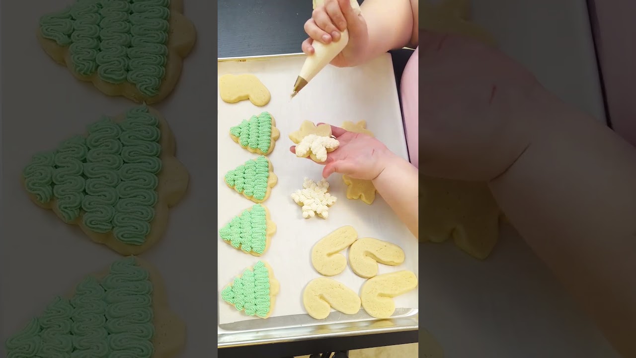 Christmas Buttercream Cookies 🎄❤️🎄 #christmas #cookies #baking