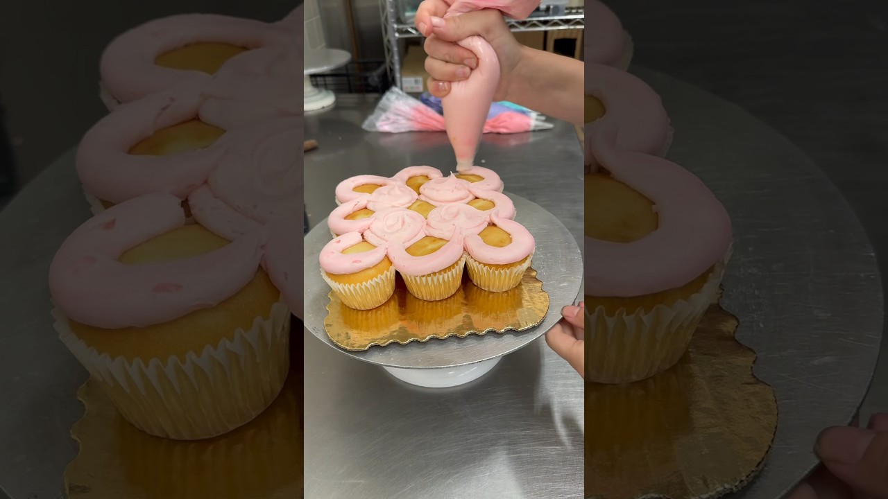 I’M LEAVING THE PAPERS ON!! 🧁 #cake #cakedecorating #caketok #cakes #cupcake #CapCut